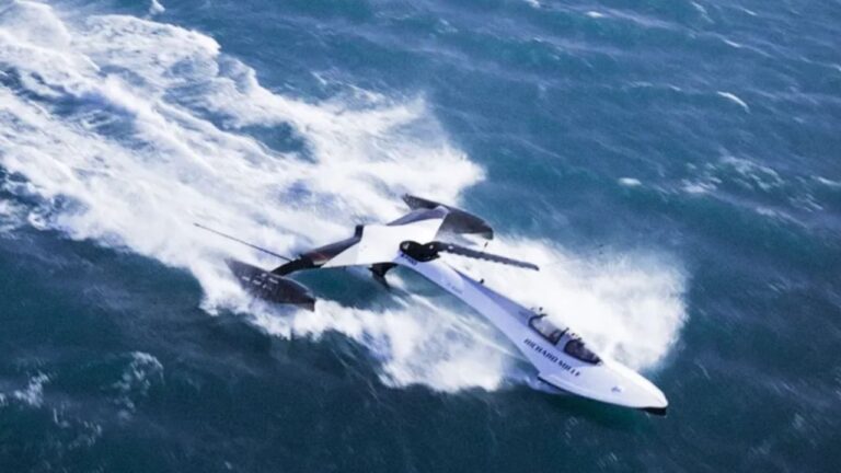 Trimaran SP80 Kite-Powered Could Break Sailing Speed Record - Desejo Luxo